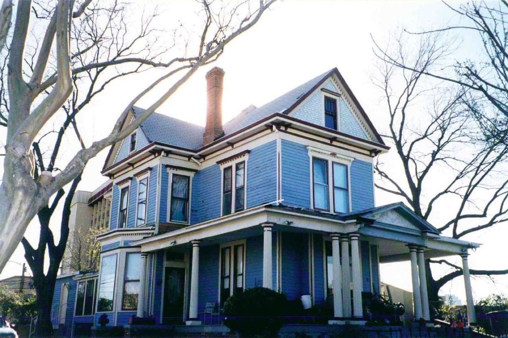 The Blue House on Browder | Flashback : Dallas